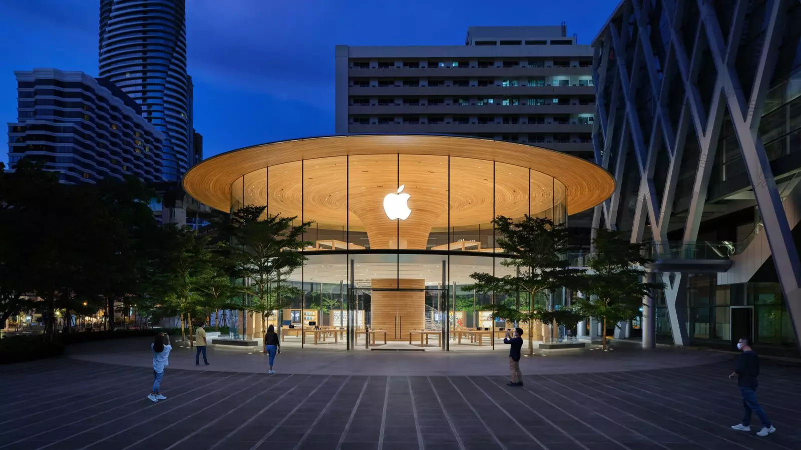 Apple Central World ажывае ў Бангкоку з дахам з кронамі дрэў 3739_1