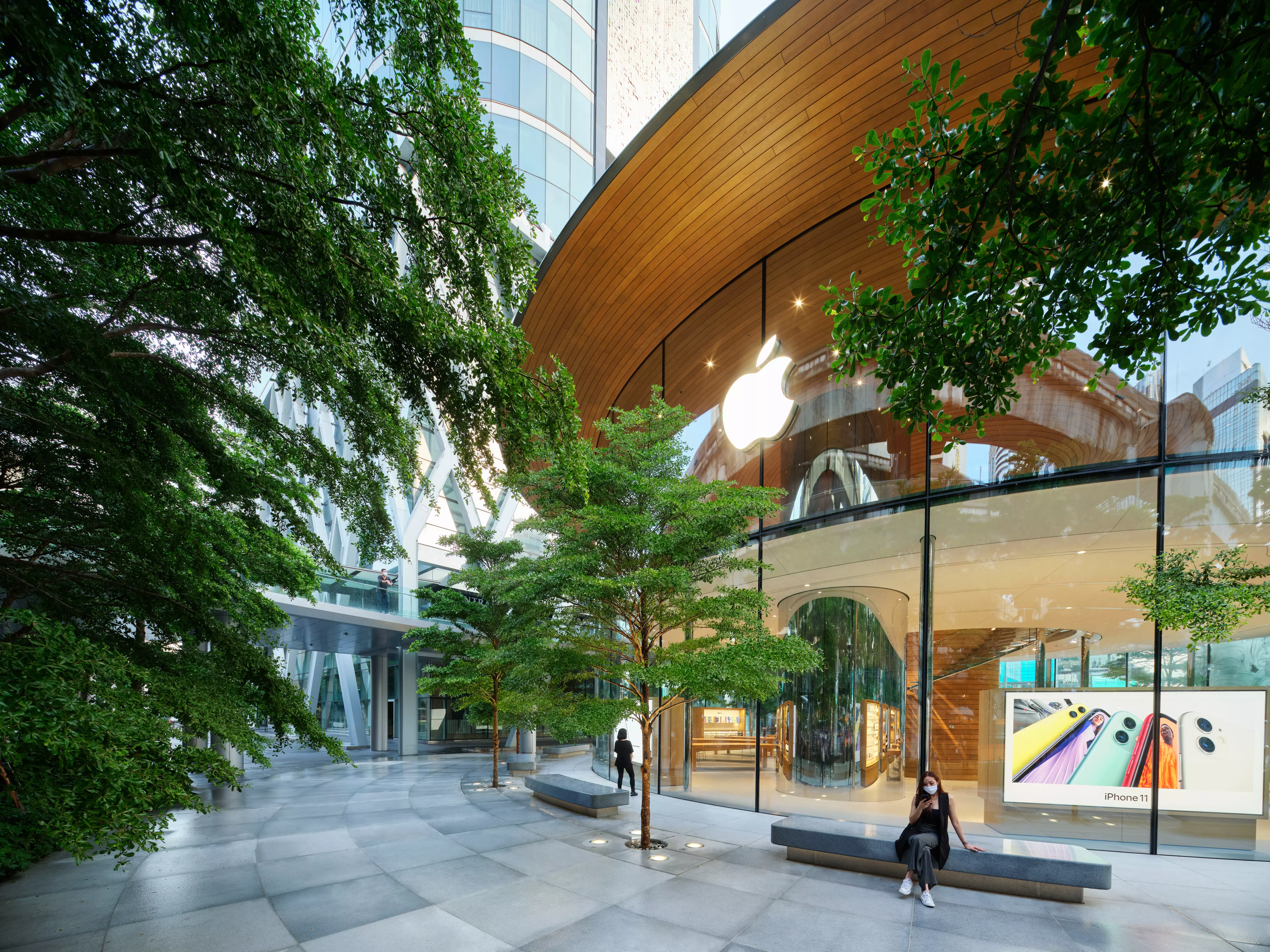 Apple Central World מסתחרר לחיים בבנגקוק עם גג חופת עצים 3739_3