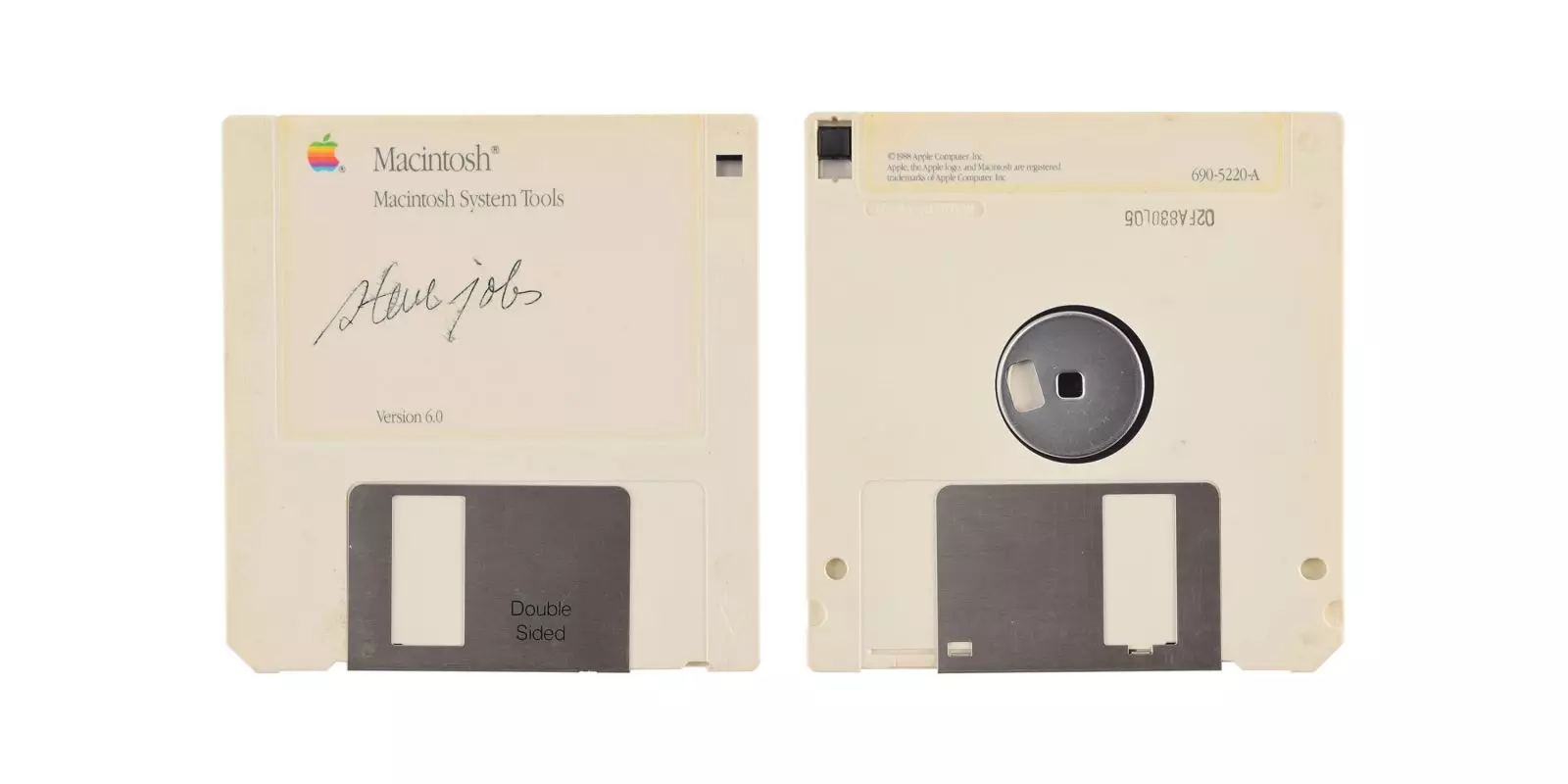 [Fa'afou: Fa'atau atu mo le sili atu i le 1000% o le tau] Saini Steve Jobs Macintosh floppy disk mo le fa'atautu'i - o le $7500 sili ona lelei e teu ai oloa. 37750_1