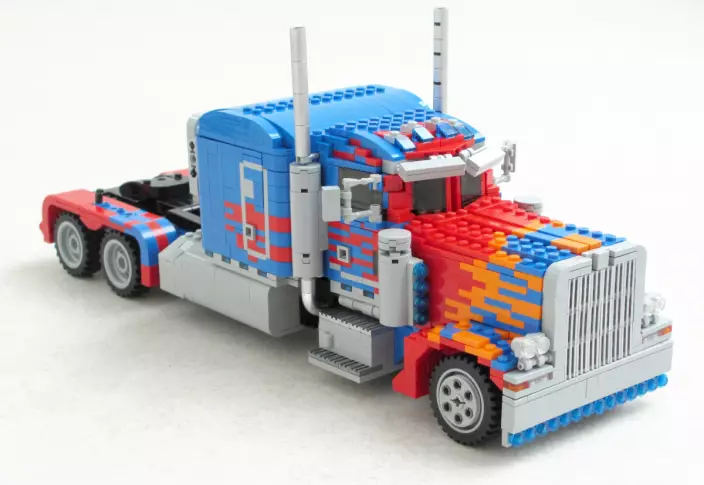 optimus-prime-transfòmatè-lego-02