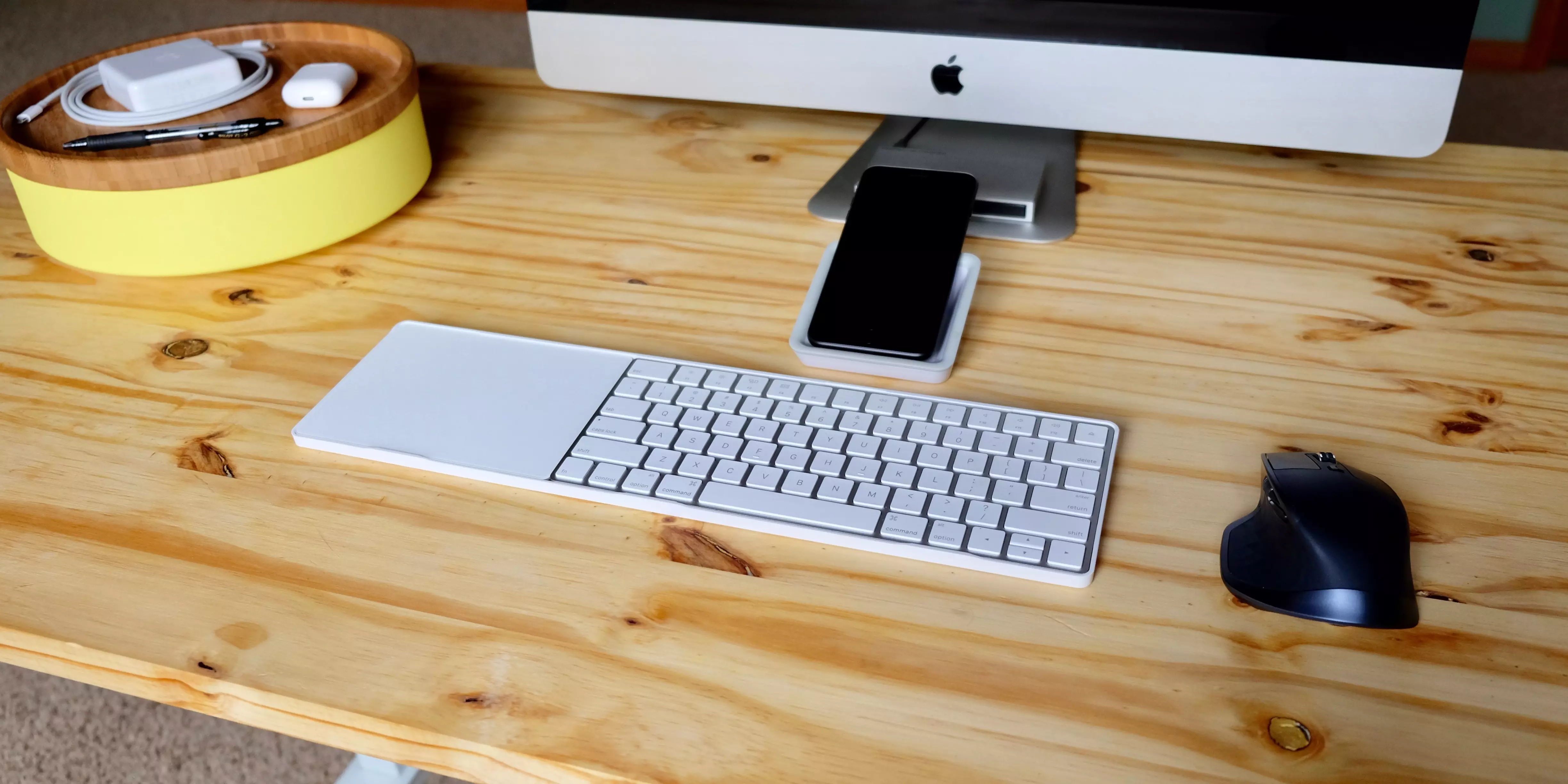 Aksesori MagicBridge untuk Magic Keyboard dan Magic Trackpad 2