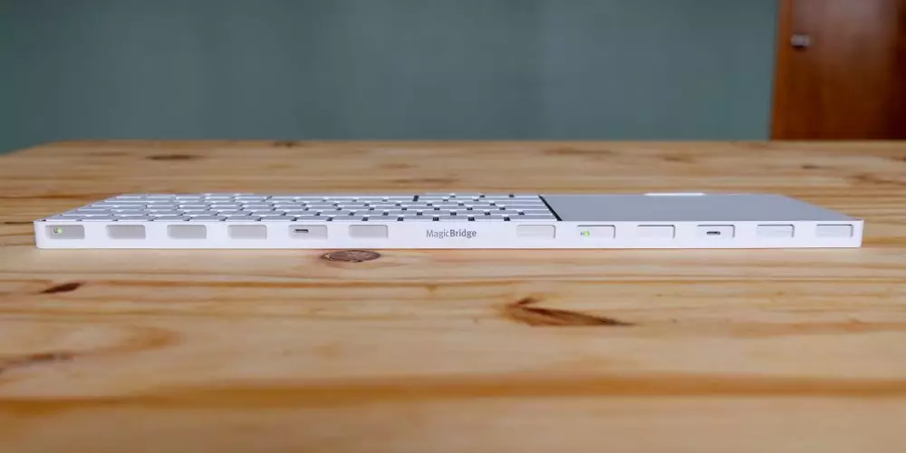 MagicBridge აქსესუარი Magic Keyboard და Magic Trackpad 2-ისთვის