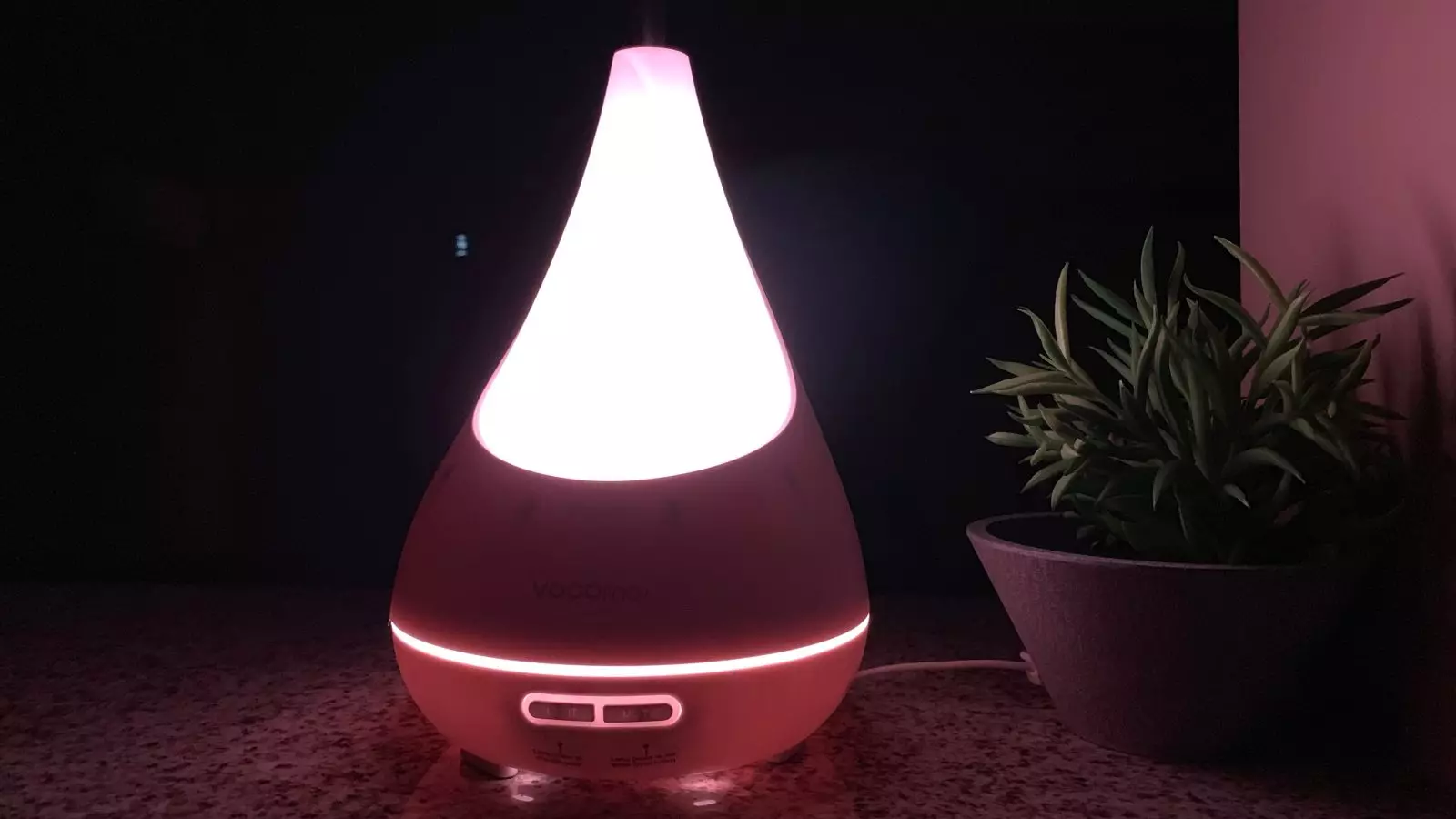 HomeKit Weekly: FlowerBud od VOCOlinc kombinuje difúzor ovládaný Siri s chladnou náladovou lampou 40228_1