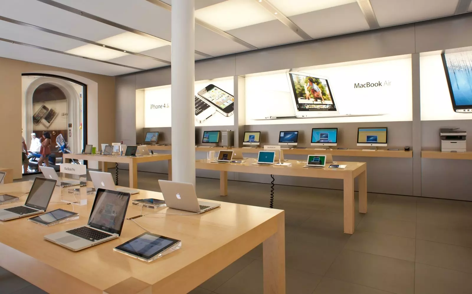 Apple Store Smart Signs বিশ্বব্যাপী ম্যাক এবং iOS অ্যাপের সাথে প্রতিস্থাপিত হবে 41338_1