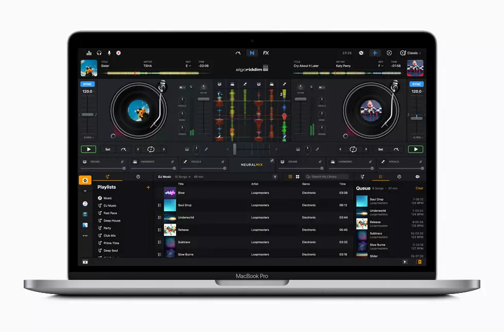 Djay Pro rakendus kuvatakse MacBook Pro-s.