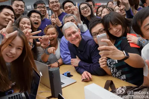 Tim-Cook-Ċina-tour-01