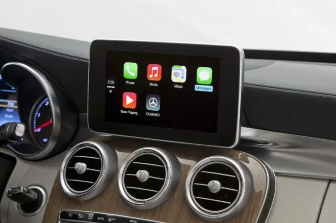 CarPlay-Benz-04