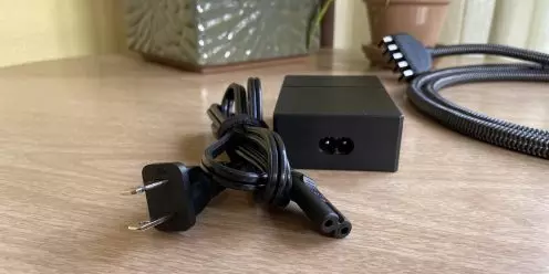 familycharger-review-lightning-usb-c-microusb-power-adapter-close up