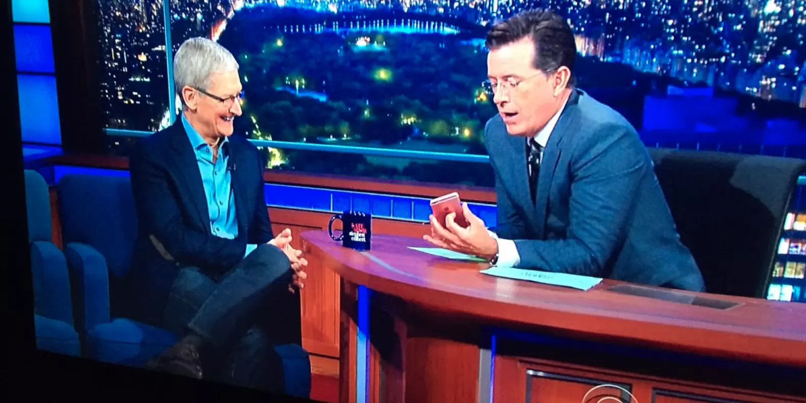 Den Tim Cook schwätzt iwwer de Steve Jobs, perséinleche Liewen, Apple Car, a méi iwwer 'Late Show' mam Stephen Colbert [Video] 50855_1