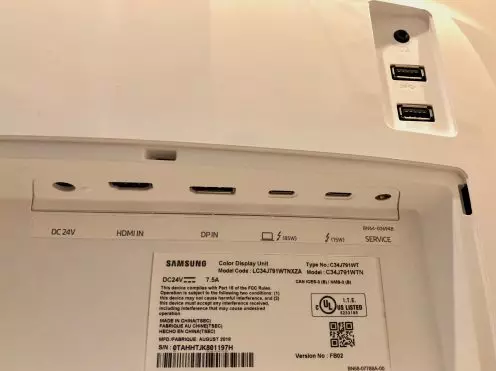 portas samsung-widescreen-thunderbolt-macbook-monitor-ports