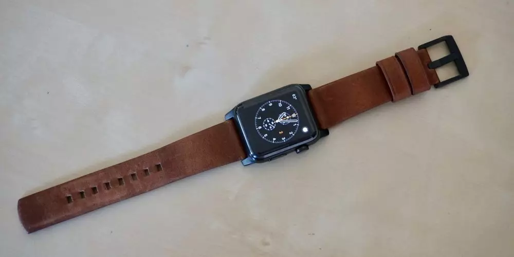 nomad-strap-for-apple-watch-1