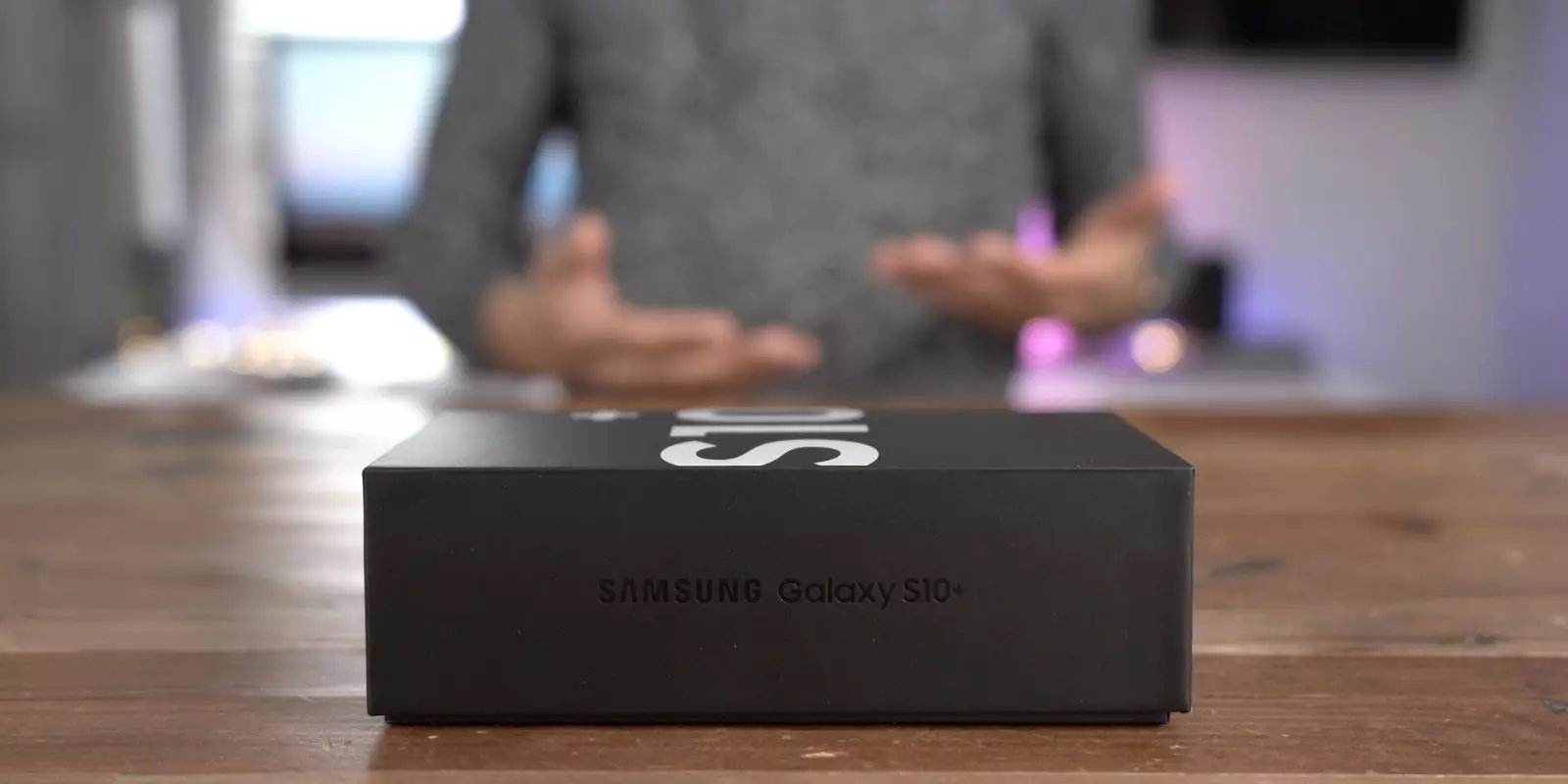 Galaxy S10+ နှင့် iPhone Unboxing