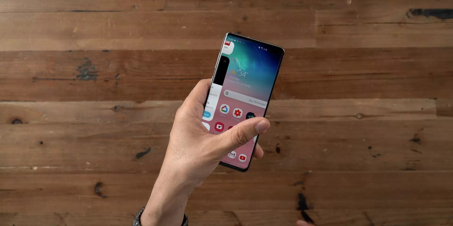 Galaxy S10+ protiv iPhonea u ruci