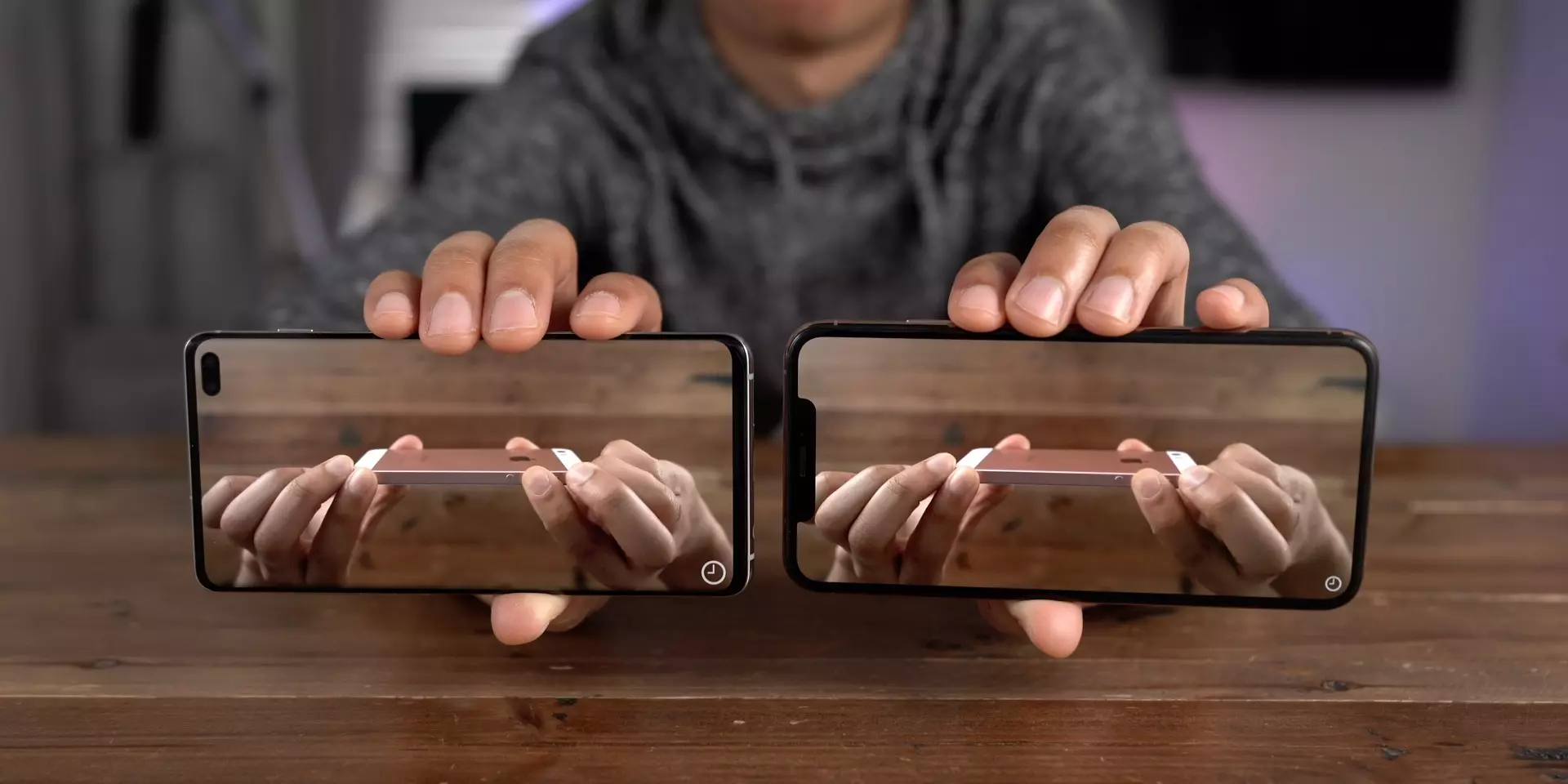 Galaxy S10+ contre iPhone Infinity-O contre Notch