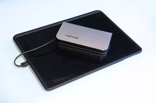 Recenze: MyCharge's HubUltra je prémiová 12 000mAh baterie pro váš iPad + sluchátka Beats