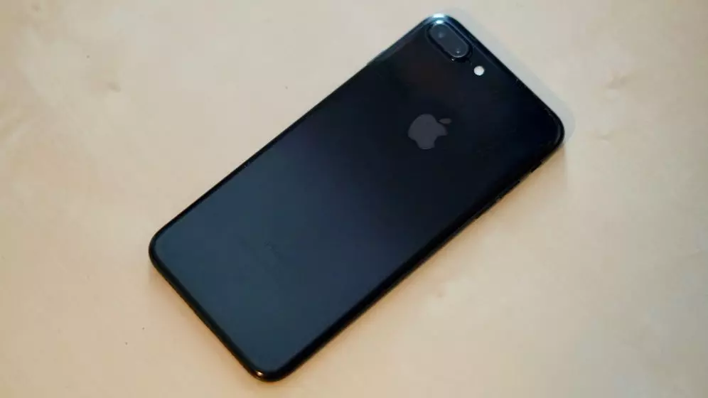 iPhone 7 Plus ពណ៌ខ្មៅ