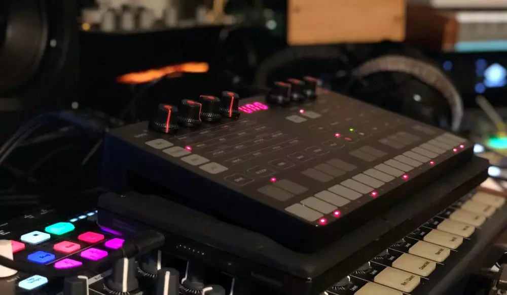 Logic Pros Review: IK-ның Mac / iOS өчен бик арзан аналог UNO синт 69996_2