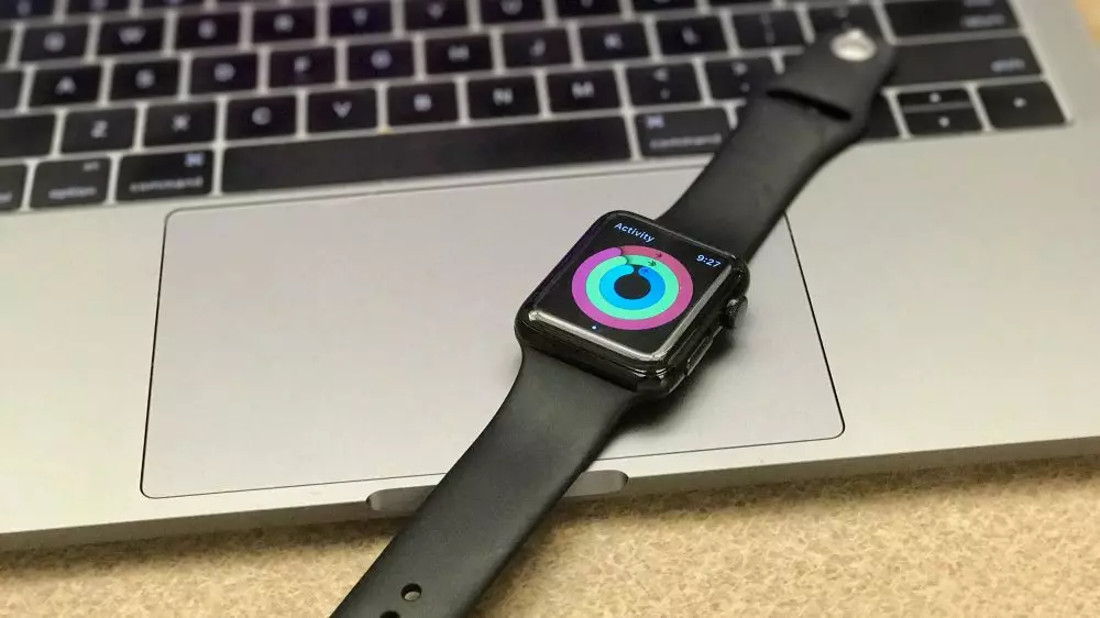 Koment: Kalimi nga një skeptik në një përdorues të përditshëm me Apple Watch Series 2