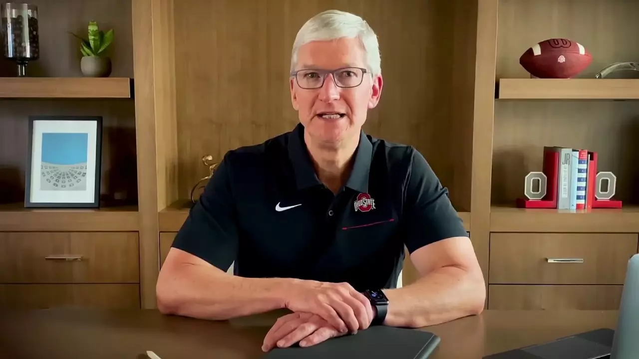 [Fanavaozana: More] Lahatsary: Tim Cook dia manolotra adiresy virtoaly fanombohana ho an'ireo nahazo diplaoman'ny fanjakana Ohio 71919_1