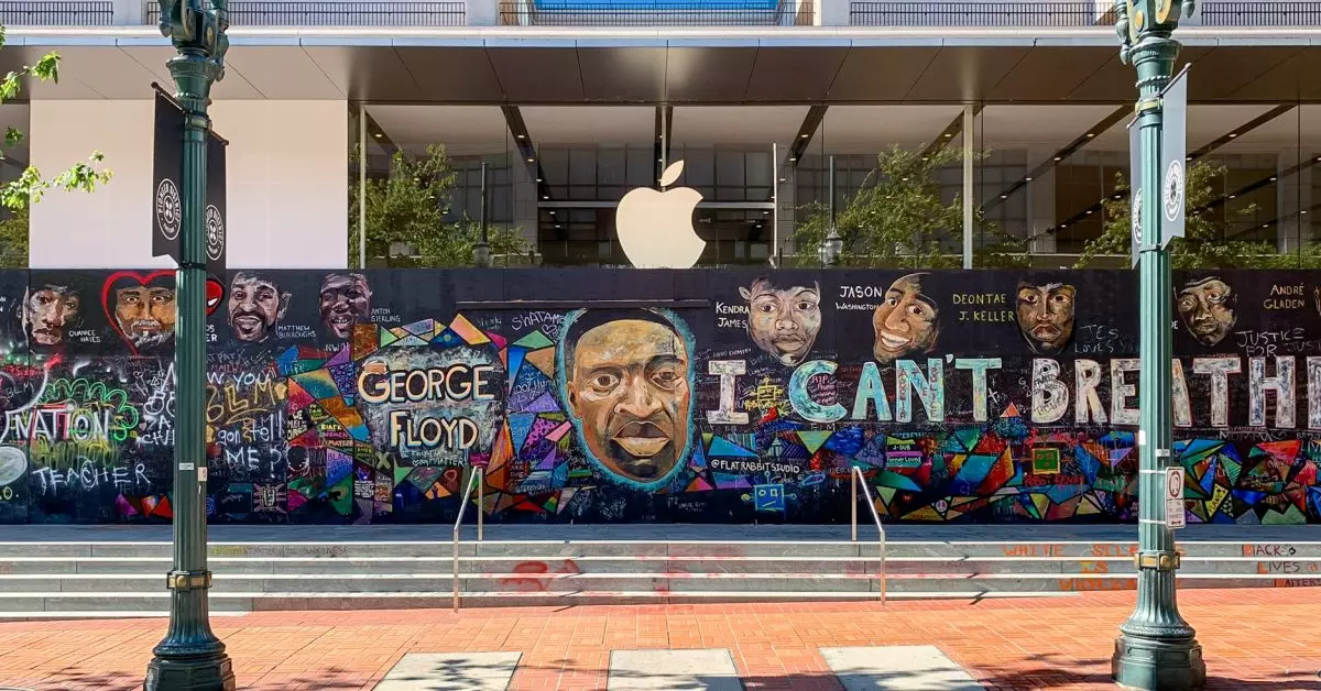 የApple Pioneer Place የግድግዳ ሥዕል ለትርፍ ያልተሠራ የተበረከተ Don't Shoot PDX