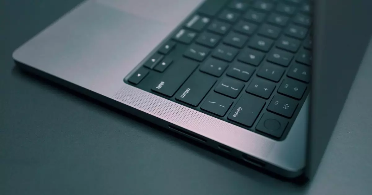 يشتكي مستخدمو 2021 MacBook Pro من طقطقة الصوت