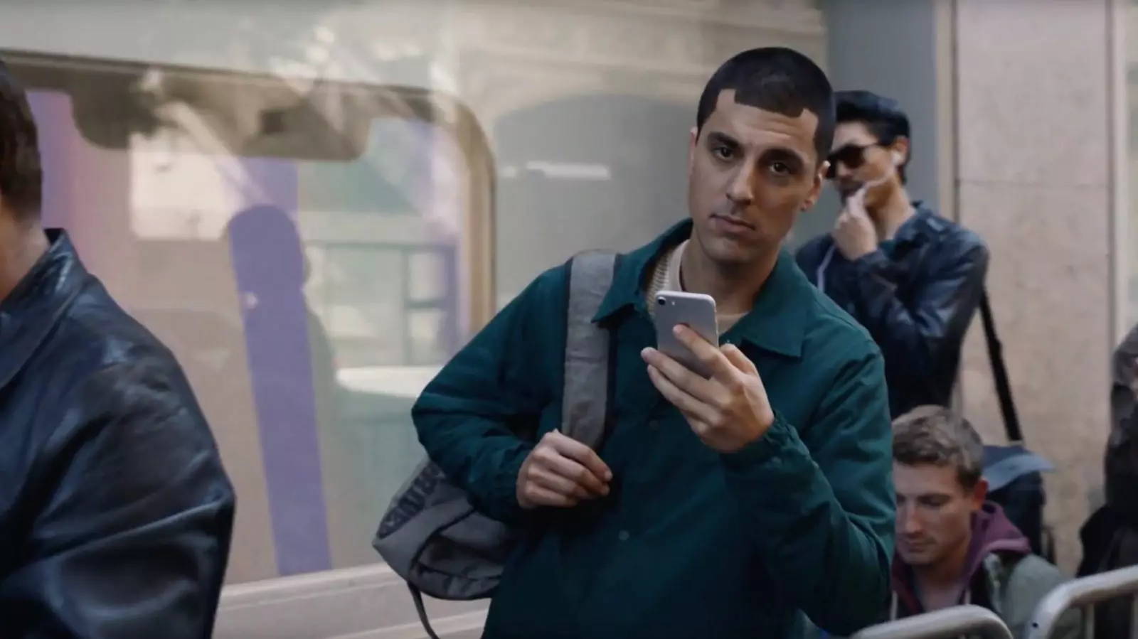 Noul anunț Samsung bate joc de crestătura iPhone X, dongle pentru căști și mai multe [Video] 76092_1