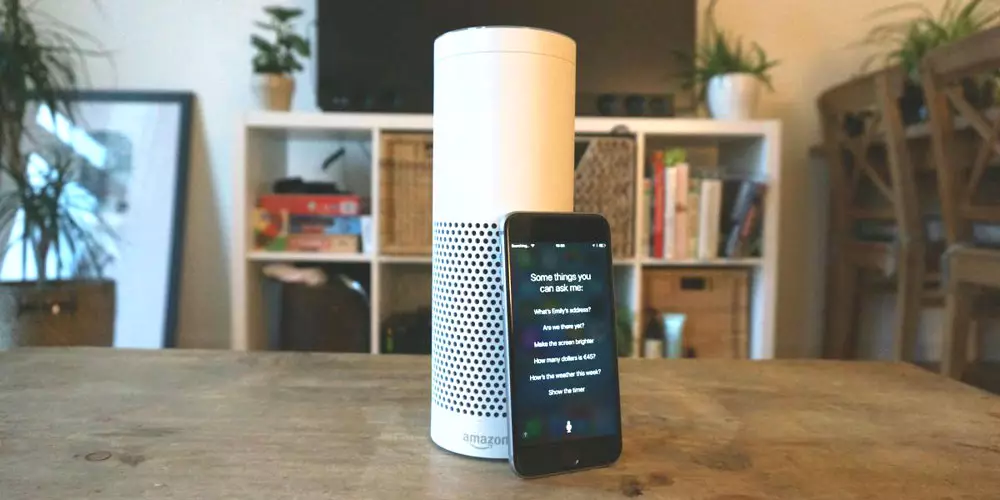 Marriott menguji Siri dan Alexa untuk memutuskan perangkat mana yang akan mengontrol di kamar hotelnya