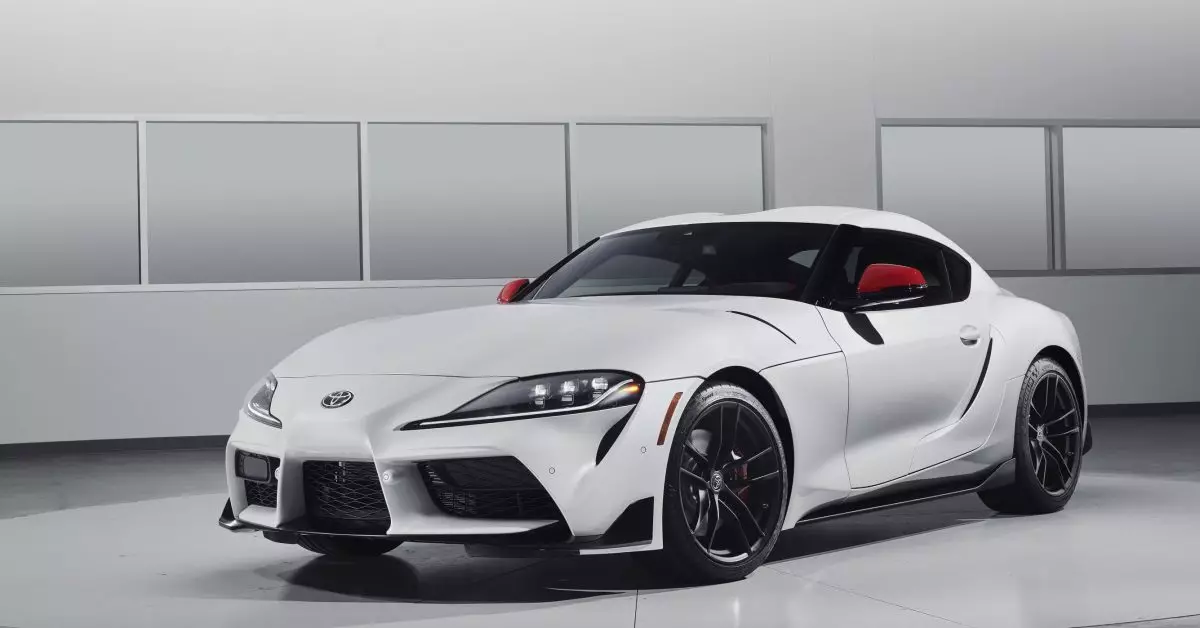 Toyota GR Supra ປີ 2020 ຈະຮອງຮັບ CarPlay ແບບໄຮ້ສາຍ, ແຕ່ເປັນສ່ວນໜຶ່ງຂອງແພັກເກດ ‘Premium’ $4k ເທົ່ານັ້ນ.