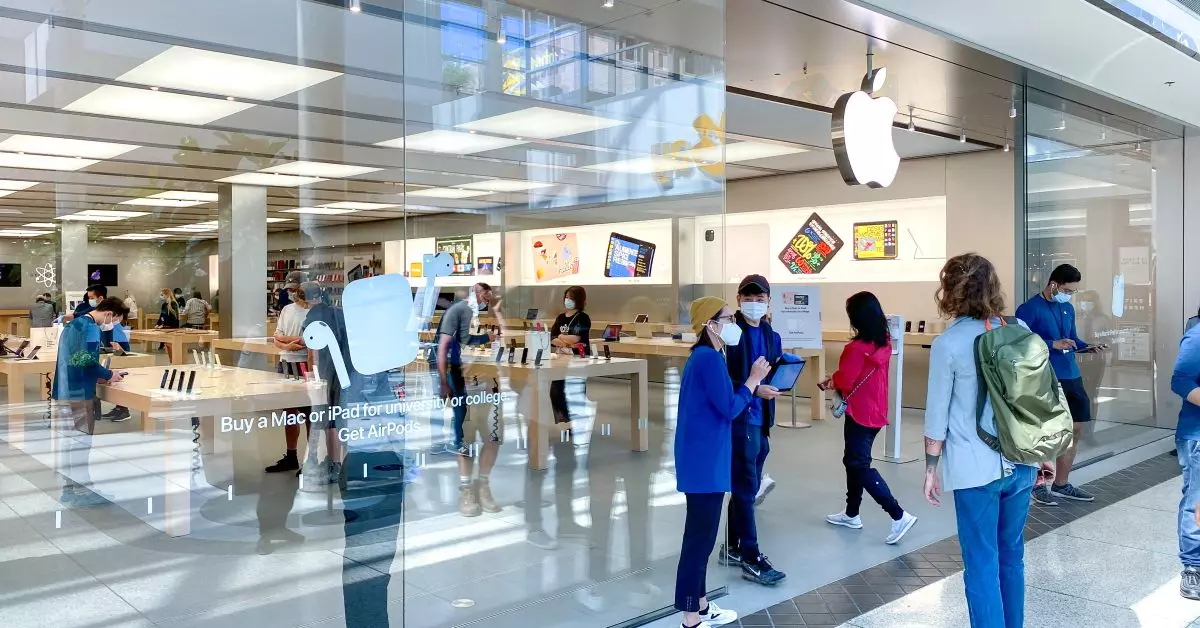 Söwda merkeziniň ýapylmagy bilen Oakridge Center Apple Store dükanynda flagşt çalyşmagy meýilleşdirilýär