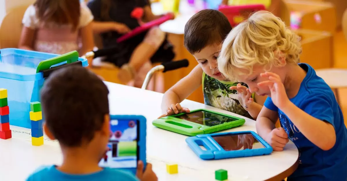 Les directrius per limitar el temps de pantalla dels nens no importen, diuen els acadèmics del Regne Unit