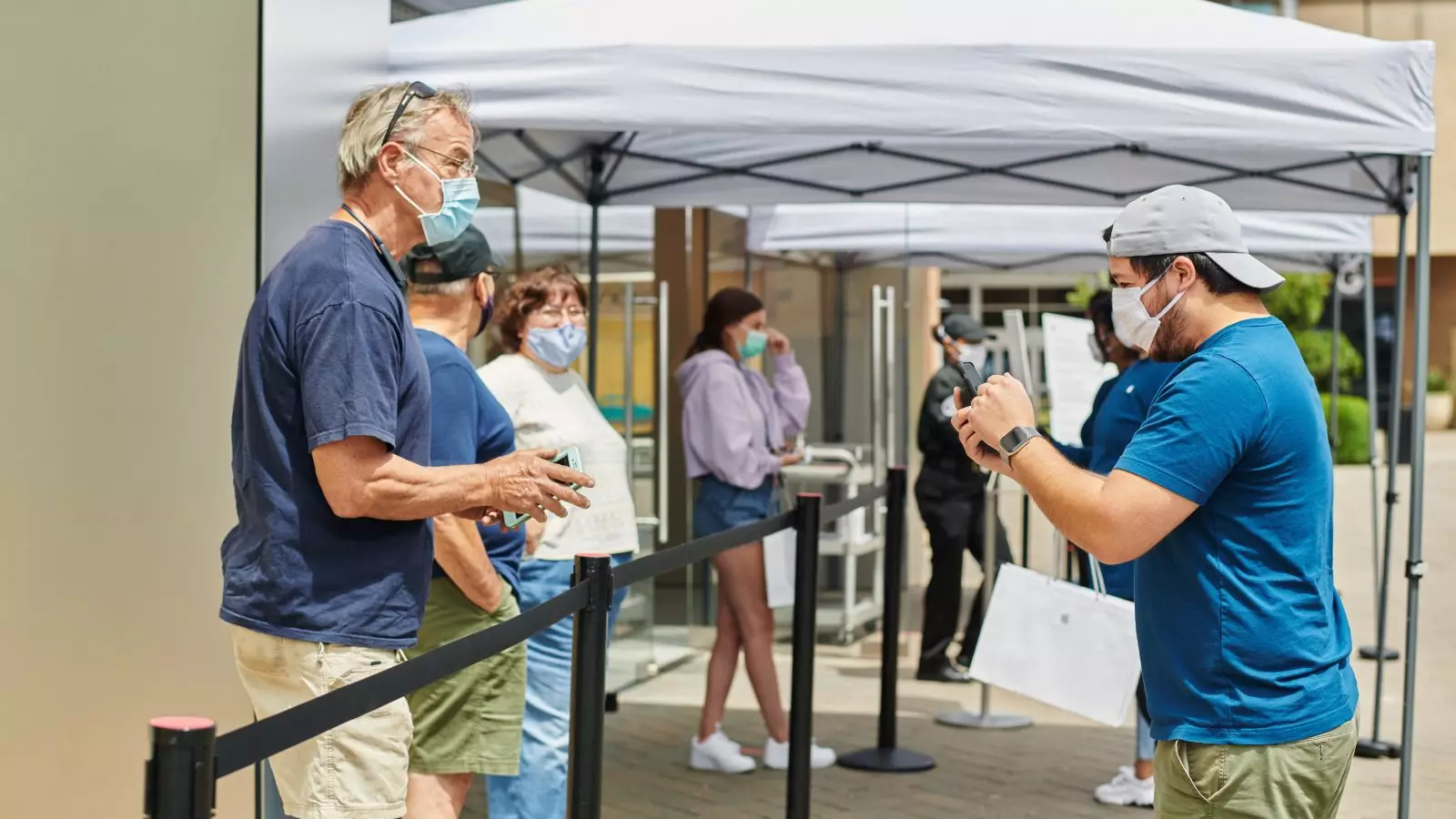 Mundu osoko Apple Storeren erdiak baino gehiago ireki dira berriro 77580_1