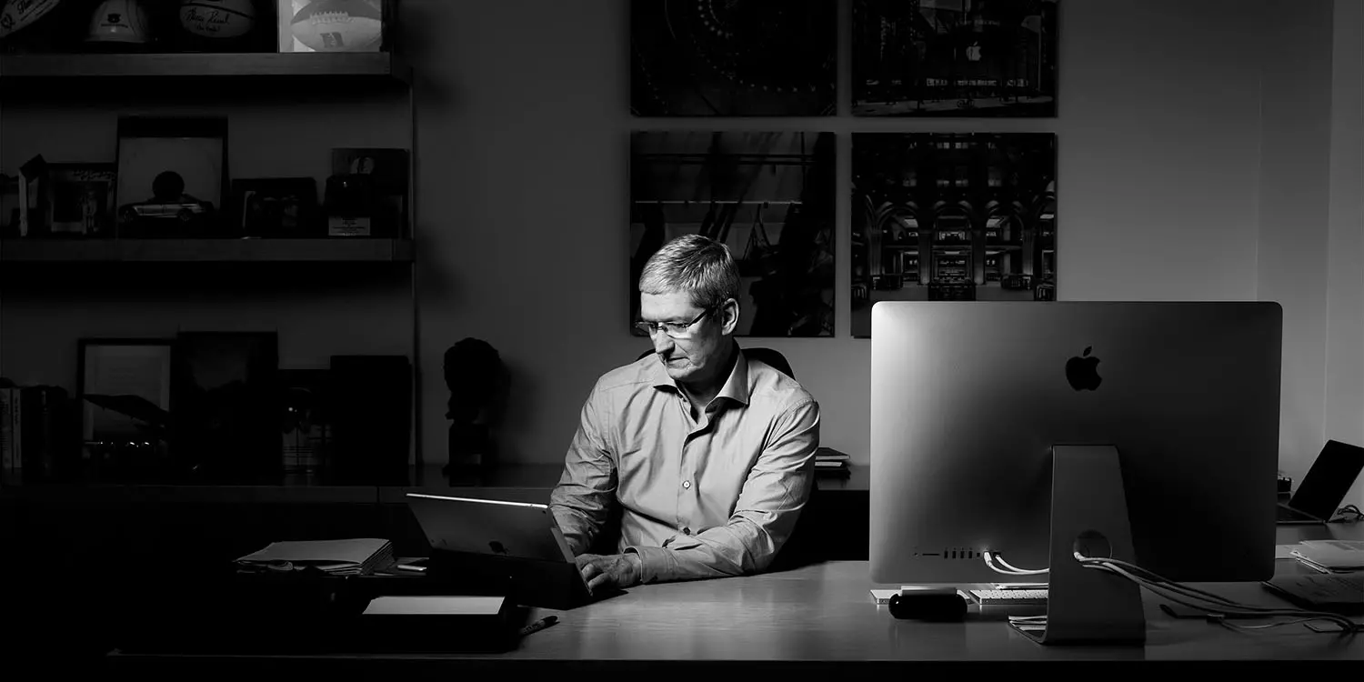 Tim Cook na ndị otu Apple Board ndị ọzọ gbara akwụkwọ