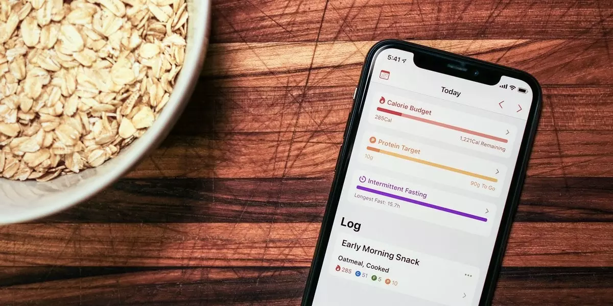 FoodNoms Pelacak makro makanan kalori iPhone Desain Apple