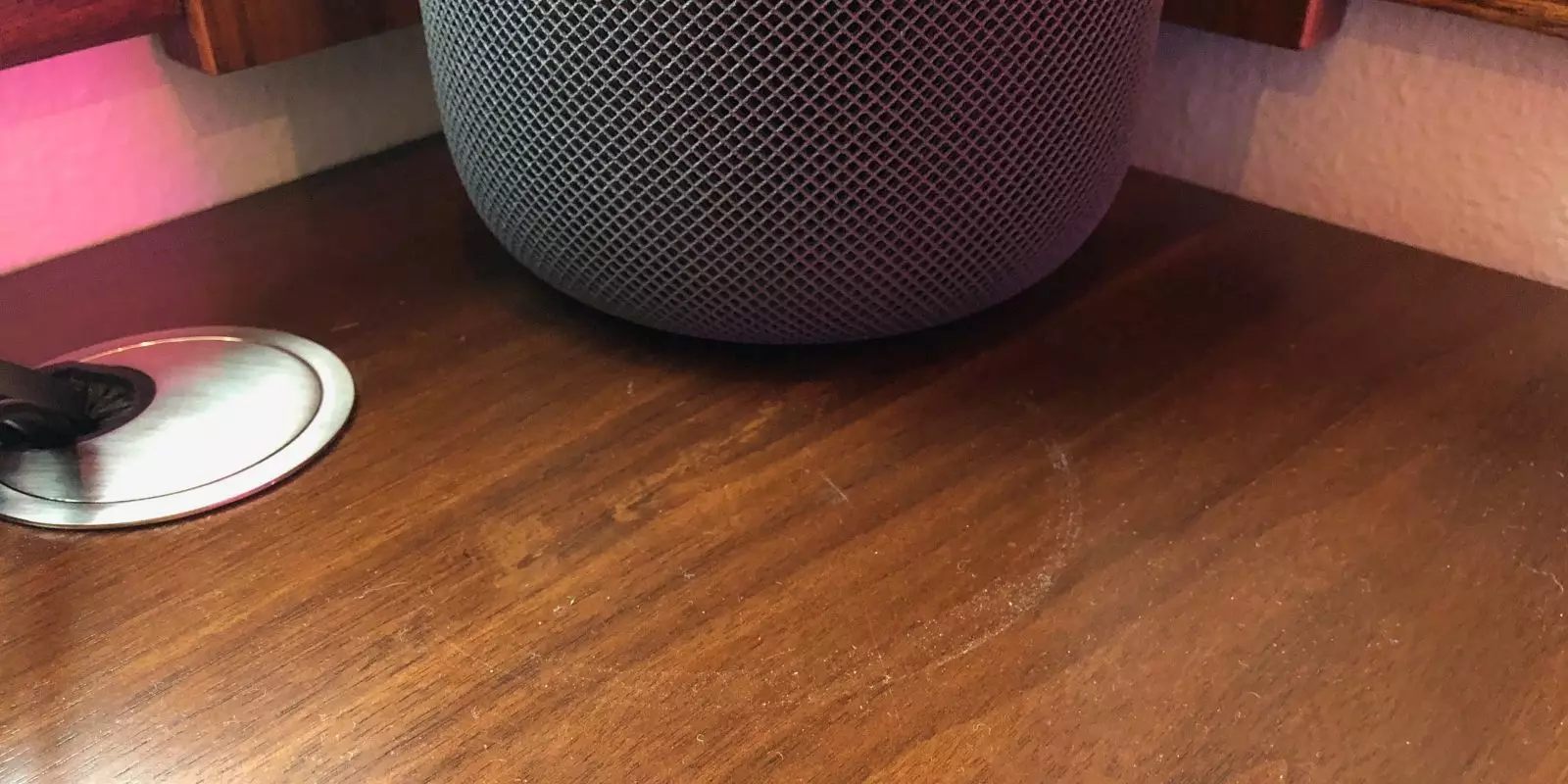 Apple ngaku HomePod tiasa ngantunkeun cincin bodas dina permukaan kai, nyarankeun ngagunakeun di tempat sanés 8998_1