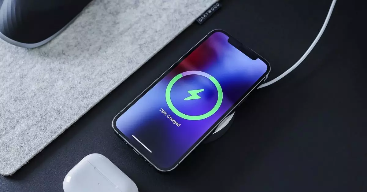 Pengisi daya iPhone harus disertakan di dalam kotak, kata gugatan